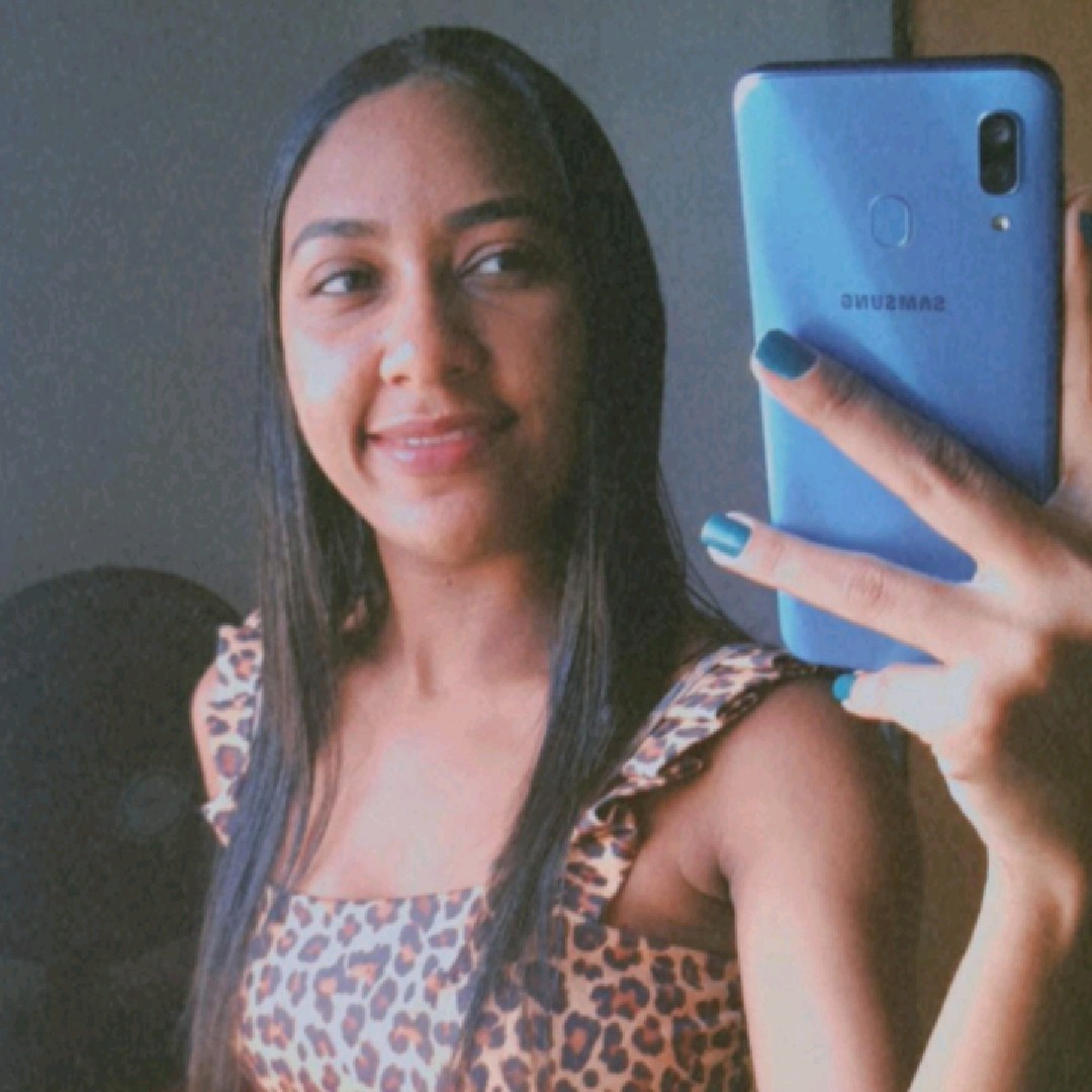 Modelo Kelly castro GS de meme apagar luz no CapCut